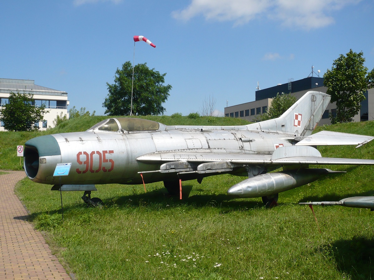 Mikoyan-Gurevich MiG-19PM – AviationMuseum